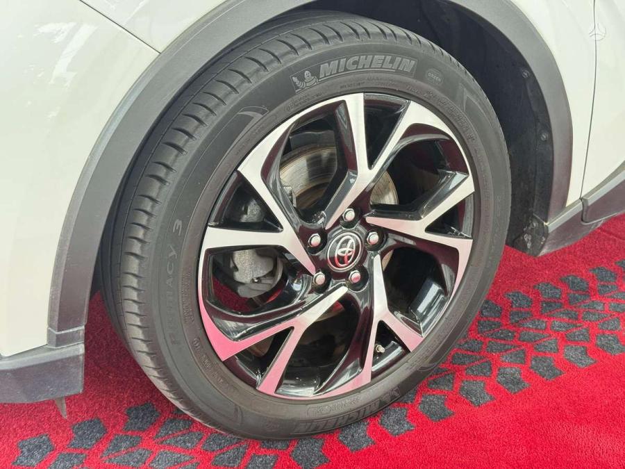 Balts Toyota C-HR 2021 Šauļi, ar dzinēja tilpumu 1.80 L un nobraukumu 126 tūkst. km par 20500 €, foto 29 vietnē AUTOMOTO.COM.LV