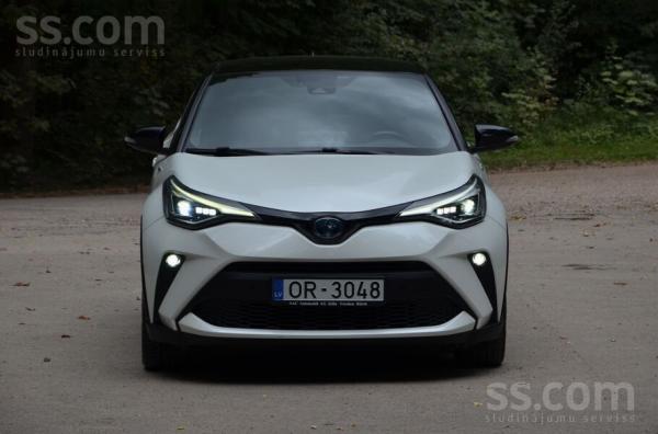 Белый Тойота C-HR 2021 в Рига, объемом двигателя 1.80 л и пробегом 156 тыс. км за 18490 €, фото 3 на AUTOMOTO.COM.LV