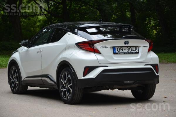 Белый Тойота C-HR 2021 в Рига, объемом двигателя 1.80 л и пробегом 156 тыс. км за 18490 €, фото 6 на AUTOMOTO.COM.LV