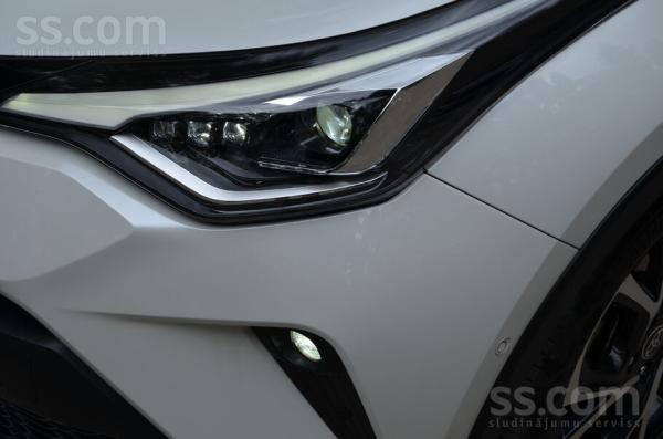 Белый Тойота C-HR 2021 в Рига, объемом двигателя 1.80 л и пробегом 156 тыс. км за 18490 €, фото 10 на AUTOMOTO.COM.LV