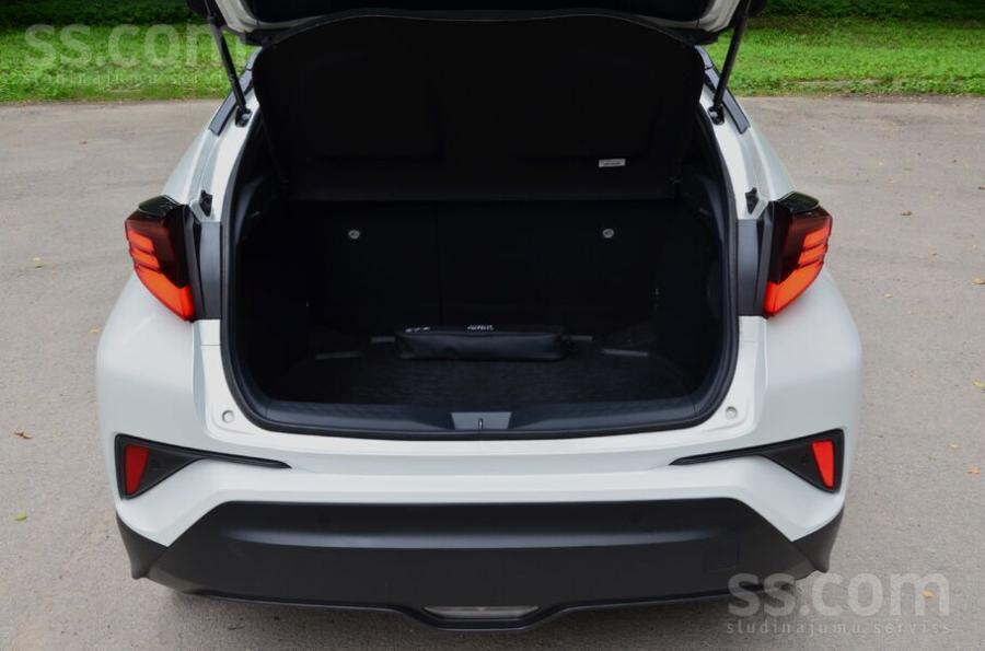 Белый Тойота C-HR 2021 в Рига, объемом двигателя 1.80 л и пробегом 156 тыс. км за 18490 €, фото 32 на AUTOMOTO.COM.LV