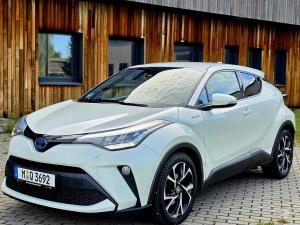 White Toyota C-HR 2021 in Taurage, with an engine capacity of 1.99 L and mileage of 279 thousand km for 12500 €, photo  on AUTOMOTO.COM.LV
