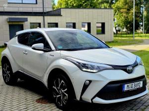 White Toyota C-HR 2021 in Taurage, with an engine capacity of 1.99 L and mileage of 279 thousand km for 12500 €, photo 4 on AUTOMOTO.COM.LV