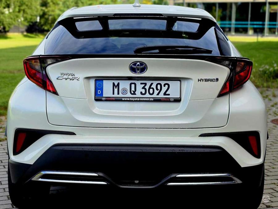White Toyota C-HR 2021 in Taurage, with an engine capacity of 1.99 L and mileage of 279 thousand km for 12500 €, photo 7 on AUTOMOTO.COM.LV