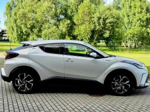 White Toyota C-HR 2021 in Taurage, with an engine capacity of 1.99 L and mileage of 279 thousand km for 12500 €, photo 9 on AUTOMOTO.COM.LV