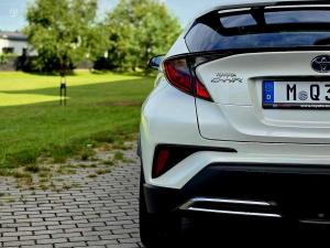 White Toyota C-HR 2021 in Taurage, with an engine capacity of 1.99 L and mileage of 279 thousand km for 12500 €, photo 13 on AUTOMOTO.COM.LV