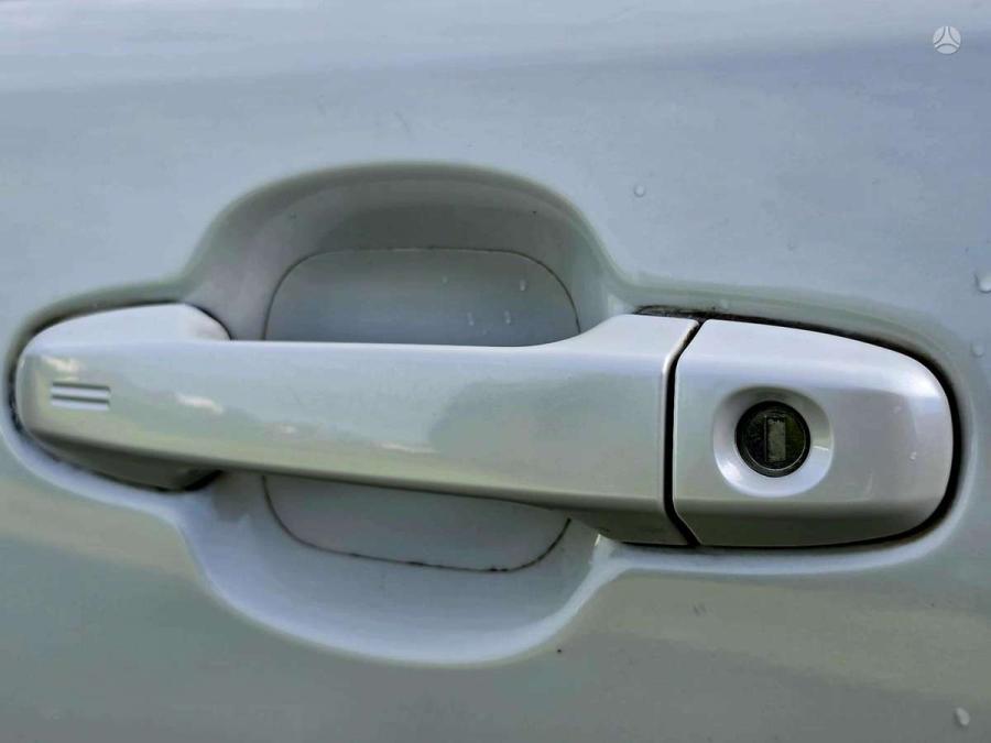 White Toyota C-HR 2021 in Taurage, with an engine capacity of 1.99 L and mileage of 279 thousand km for 12500 €, photo 17 on AUTOMOTO.COM.LV