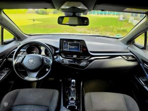 White Toyota C-HR 2021 in Taurage, with an engine capacity of 1.99 L and mileage of 279 thousand km for 12500 €, photo 19 on AUTOMOTO.COM.LV