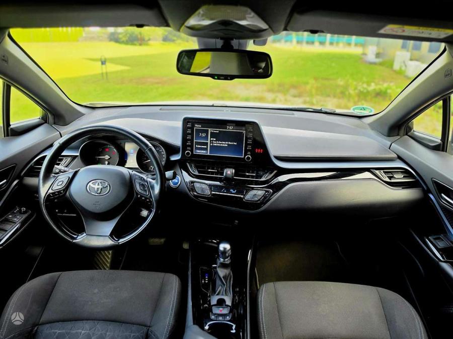 White Toyota C-HR 2021 in Taurage, with an engine capacity of 1.99 L and mileage of 279 thousand km for 12500 €, photo 19 on AUTOMOTO.COM.LV