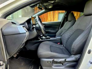 White Toyota C-HR 2021 in Taurage, with an engine capacity of 1.99 L and mileage of 279 thousand km for 12500 €, photo 20 on AUTOMOTO.COM.LV