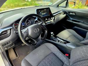 White Toyota C-HR 2021 in Taurage, with an engine capacity of 1.99 L and mileage of 279 thousand km for 12500 €, photo 21 on AUTOMOTO.COM.LV