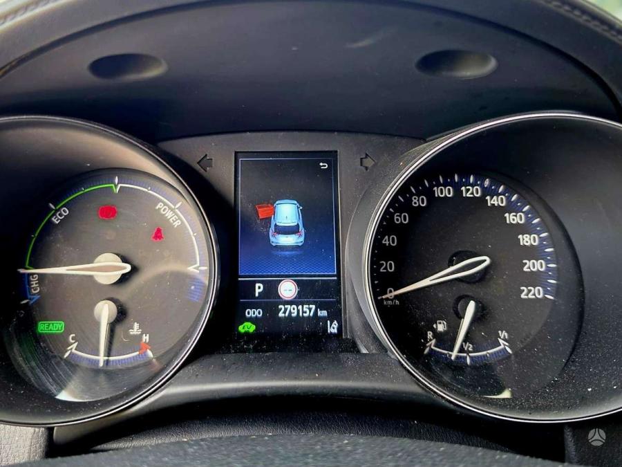 White Toyota C-HR 2021 in Taurage, with an engine capacity of 1.99 L and mileage of 279 thousand km for 12500 €, photo 24 on AUTOMOTO.COM.LV
