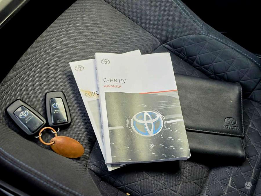 White Toyota C-HR 2021 in Taurage, with an engine capacity of 1.99 L and mileage of 279 thousand km for 12500 €, photo 25 on AUTOMOTO.COM.LV