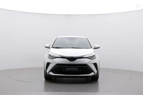 White Toyota C-HR 2021 in Vilnius, with an engine capacity of 1.80 L and mileage of 69 thousand km for 23900 €, photo 6 on AUTOMOTO.COM.LV