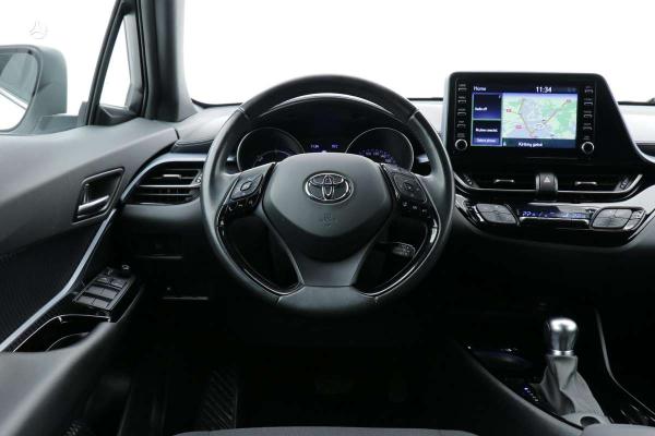 White Toyota C-HR 2021 in Vilnius, with an engine capacity of 1.80 L and mileage of 69 thousand km for 23900 €, photo 8 on AUTOMOTO.COM.LV