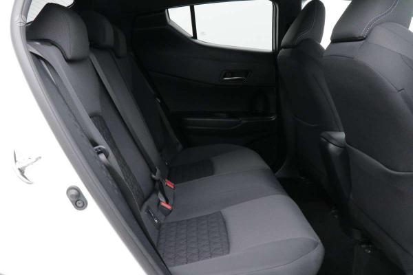 White Toyota C-HR 2021 in Vilnius, with an engine capacity of 1.80 L and mileage of 69 thousand km for 23900 €, photo 10 on AUTOMOTO.COM.LV