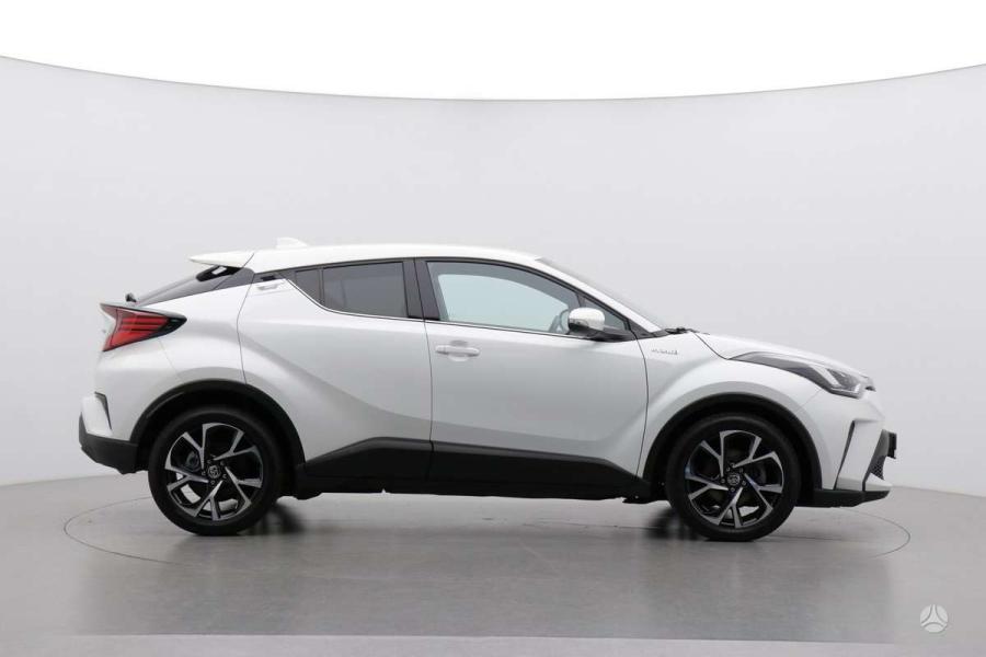 Белый Тойота C-HR 2021 в Вильнюс, объемом двигателя 1.80 л и пробегом 69 тыс. км за 23900 €, фото 18 на AUTOMOTO.COM.LV
