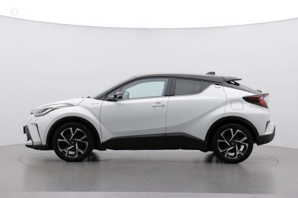 White Toyota C-HR 2021 in Vilnius, with an engine capacity of 1.99 L and mileage of 72 thousand km for 24990 €, photo 4 on AUTOMOTO.COM.LV