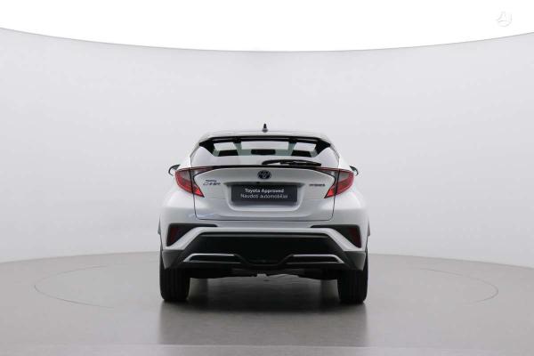 White Toyota C-HR 2021 in Vilnius, with an engine capacity of 1.99 L and mileage of 72 thousand km for 24990 €, photo 5 on AUTOMOTO.COM.LV