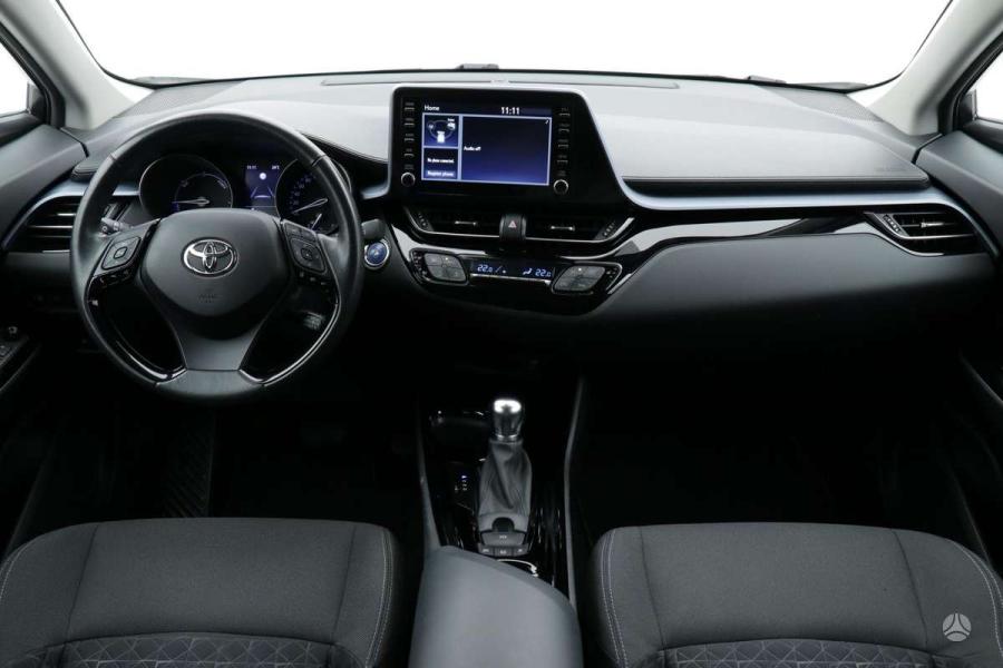 Белый Тойота C-HR 2021 в Вильнюс, объемом двигателя 1.99 л и пробегом 72 тыс. км за 24990 €, фото 8 на AUTOMOTO.COM.LV
