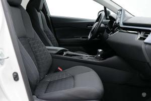 Белый Тойота C-HR 2021 в Вильнюс, объемом двигателя 1.99 л и пробегом 72 тыс. км за 24990 €, фото 10 на AUTOMOTO.COM.LV