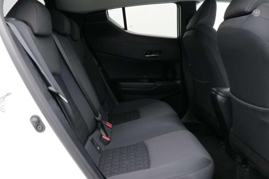 Белый Тойота C-HR 2021 в Вильнюс, объемом двигателя 1.99 л и пробегом 72 тыс. км за 24990 €, фото 11 на AUTOMOTO.COM.LV
