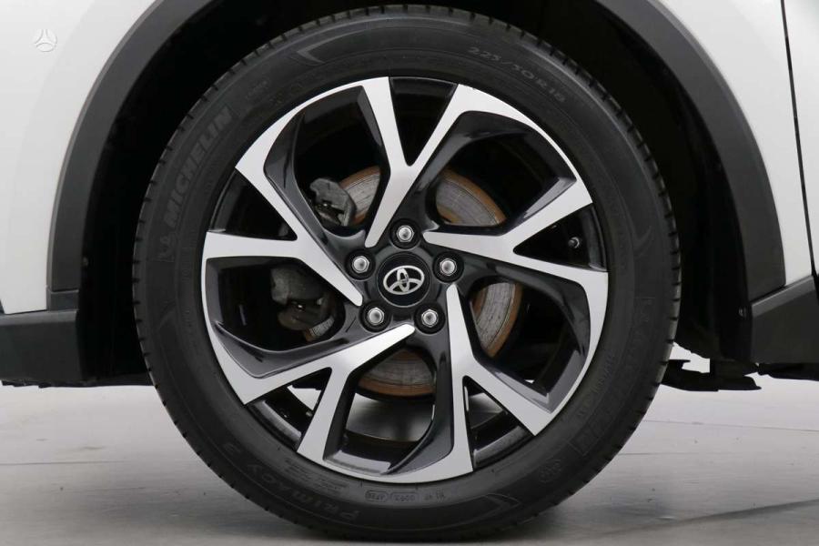 Белый Тойота C-HR 2021 в Вильнюс, объемом двигателя 1.99 л и пробегом 72 тыс. км за 24990 €, фото 17 на AUTOMOTO.COM.LV