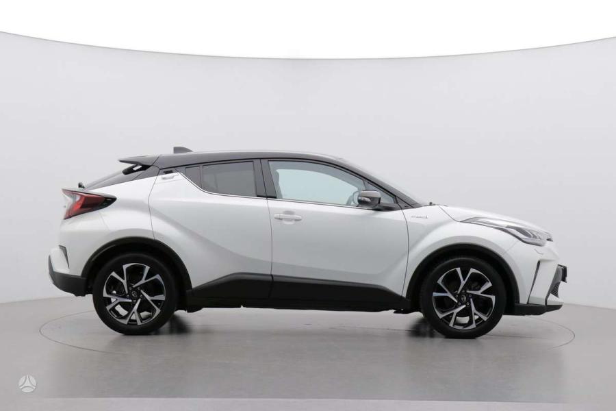 Белый Тойота C-HR 2021 в Вильнюс, объемом двигателя 1.99 л и пробегом 72 тыс. км за 24990 €, фото 18 на AUTOMOTO.COM.LV