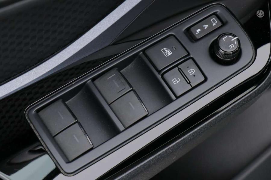 Белый Тойота C-HR 2021 в Вильнюс, объемом двигателя 1.99 л и пробегом 72 тыс. км за 24990 €, фото 25 на AUTOMOTO.COM.LV