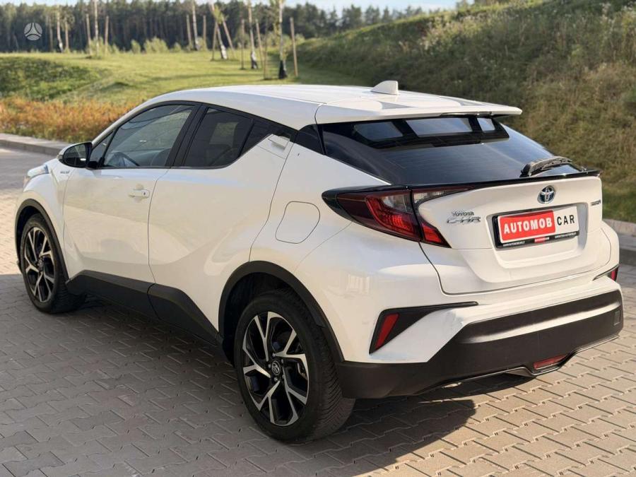 Белый Тойота C-HR 2021 в Вильнюс, объемом двигателя 1.80 л и пробегом 174 тыс. км за 17950 €, фото 11 на AUTOMOTO.COM.LV