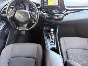 Белый Тойота C-HR 2021 в Вильнюс, объемом двигателя 1.80 л и пробегом 174 тыс. км за 17950 €, фото 26 на AUTOMOTO.COM.LV