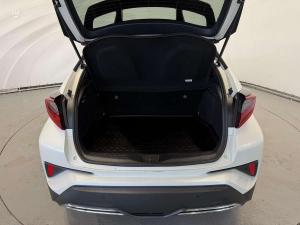 Белый Тойота C-HR 2021 в Каунас, объемом двигателя 1.99 л и пробегом 131 тыс. км за 21900 €, фото 11 на AUTOMOTO.COM.LV