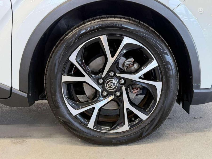 Белый Тойота C-HR 2021 в Каунас, объемом двигателя 1.99 л и пробегом 131 тыс. км за 21900 €, фото 16 на AUTOMOTO.COM.LV