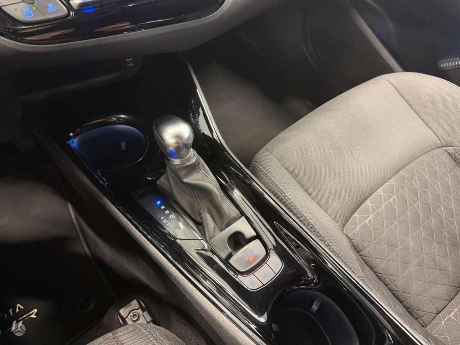 Белый Тойота C-HR 2021 в Каунас, объемом двигателя 1.99 л и пробегом 131 тыс. км за 21900 €, фото 29 на AUTOMOTO.COM.LV