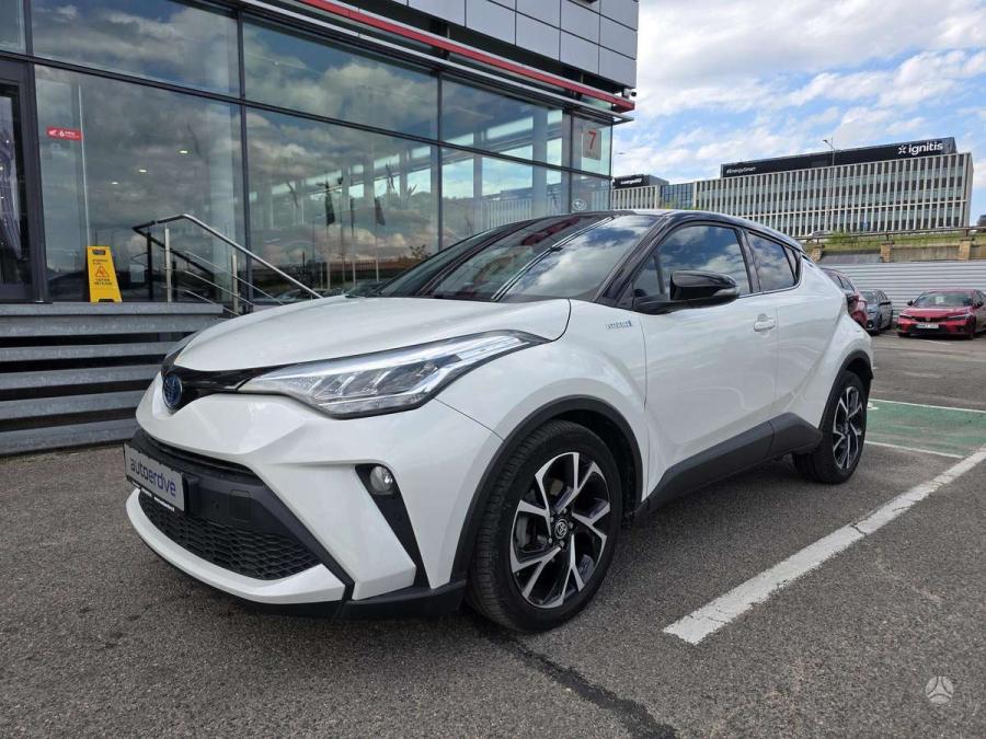 Белый Тойота C-HR 2021 в Вильнюс, объемом двигателя 1.80 л и пробегом 44 тыс. км за 23980 €, фото 1 на AUTOMOTO.COM.LV