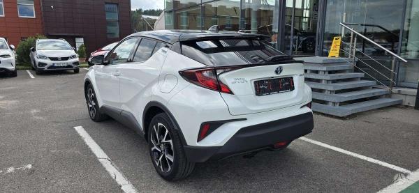 Balts Toyota C-HR 2021 Viļņa, ar dzinēja tilpumu 1.80 L un nobraukumu 44 tūkst. km par 23980 €, foto 5 vietnē AUTOMOTO.COM.LV