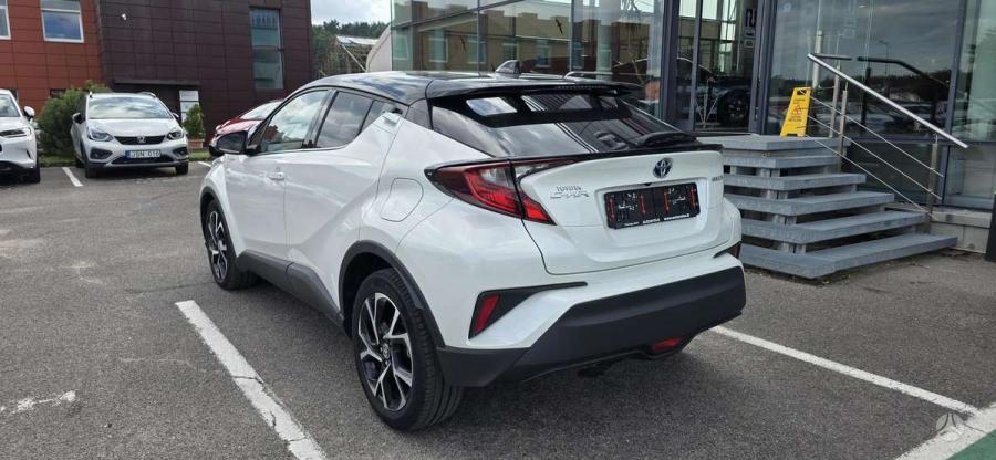 Белый Тойота C-HR 2021 в Вильнюс, объемом двигателя 1.80 л и пробегом 44 тыс. км за 23980 €, фото 6 на AUTOMOTO.COM.LV