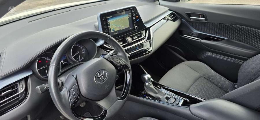 Белый Тойота C-HR 2021 в Вильнюс, объемом двигателя 1.80 л и пробегом 44 тыс. км за 23980 €, фото 20 на AUTOMOTO.COM.LV
