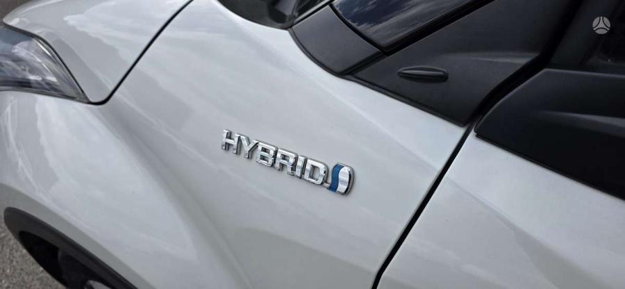 Белый Тойота C-HR 2021 в Вильнюс, объемом двигателя 1.80 л и пробегом 44 тыс. км за 23980 €, фото 30 на AUTOMOTO.COM.LV
