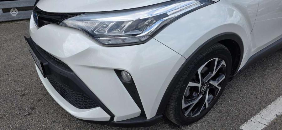 Белый Тойота C-HR 2021 в Вильнюс, объемом двигателя 1.80 л и пробегом 44 тыс. км за 23980 €, фото 31 на AUTOMOTO.COM.LV