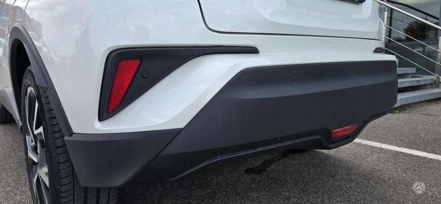 Белый Тойота C-HR 2021 в Вильнюс, объемом двигателя 1.80 л и пробегом 44 тыс. км за 23980 €, фото 32 на AUTOMOTO.COM.LV