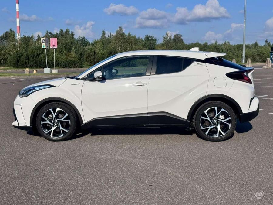 Белый Тойота C-HR 2021 в Вильнюс, объемом двигателя 1.80 л и пробегом 174 тыс. км за 18450 €, фото 3 на AUTOMOTO.COM.LV