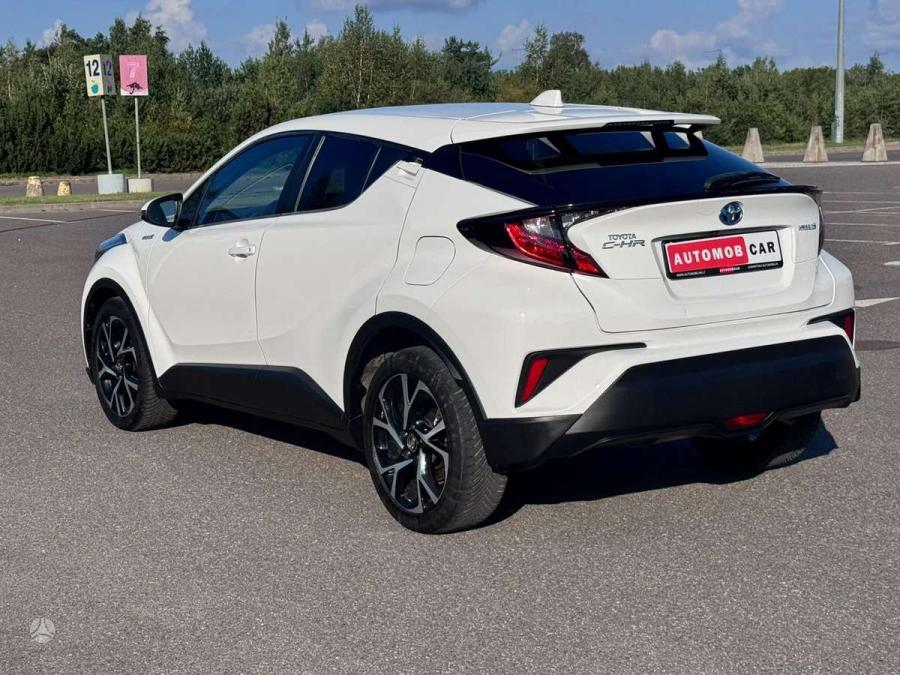 Белый Тойота C-HR 2021 в Вильнюс, объемом двигателя 1.80 л и пробегом 174 тыс. км за 18450 €, фото 4 на AUTOMOTO.COM.LV
