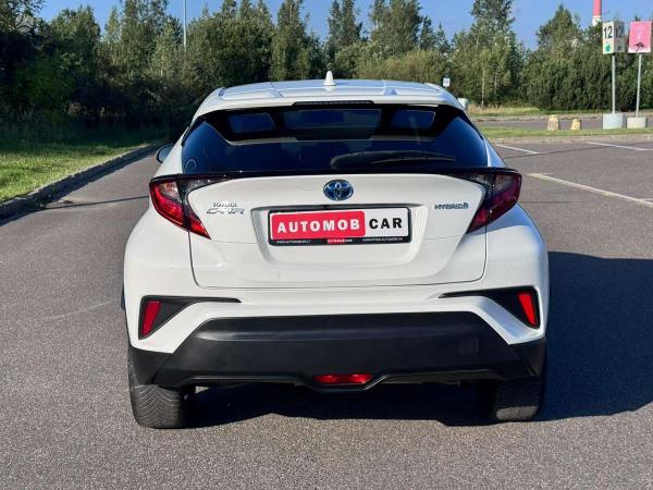 White Toyota C-HR 2021 in Vilnius, with an engine capacity of 1.80 L and mileage of 174 thousand km for 18450 €, photo 7 on AUTOMOTO.COM.LV