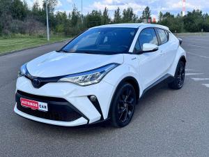 White Toyota C-HR 2021 in Vilnius, with an engine capacity of 1.80 L and mileage of 205 thousand km for 16800 €, photo  on AUTOMOTO.COM.LV