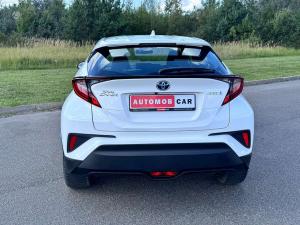 White Toyota C-HR 2021 in Vilnius, with an engine capacity of 1.80 L and mileage of 205 thousand km for 16800 €, photo 8 on AUTOMOTO.COM.LV