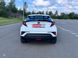 White Toyota C-HR 2021 in Vilnius, with an engine capacity of 1.80 L and mileage of 205 thousand km for 16800 €, photo 9 on AUTOMOTO.COM.LV