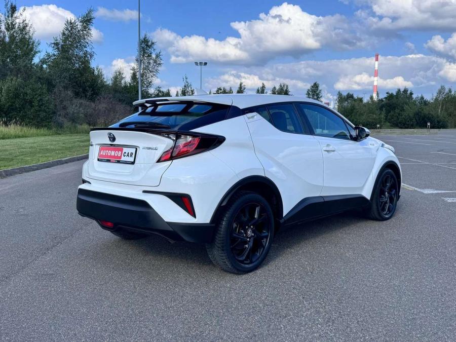 White Toyota C-HR 2021 in Vilnius, with an engine capacity of 1.80 L and mileage of 205 thousand km for 16800 €, photo 10 on AUTOMOTO.COM.LV