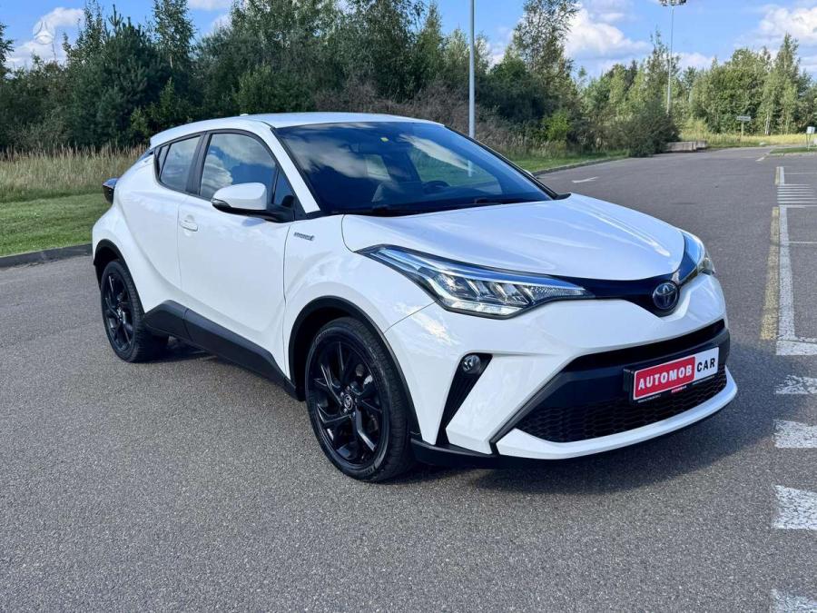 White Toyota C-HR 2021 in Vilnius, with an engine capacity of 1.80 L and mileage of 205 thousand km for 16800 €, photo 14 on AUTOMOTO.COM.LV