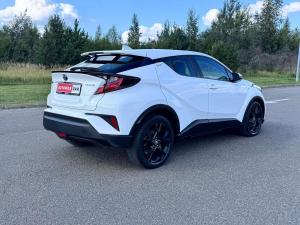White Toyota C-HR 2021 in Vilnius, with an engine capacity of 1.80 L and mileage of 205 thousand km for 16800 €, photo 17 on AUTOMOTO.COM.LV